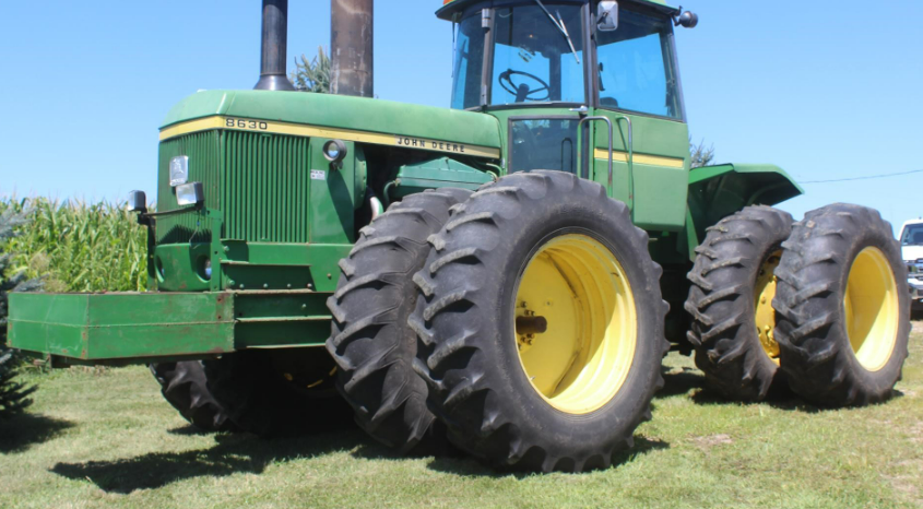 Tractor Zoom - 1978 John Deere 8630