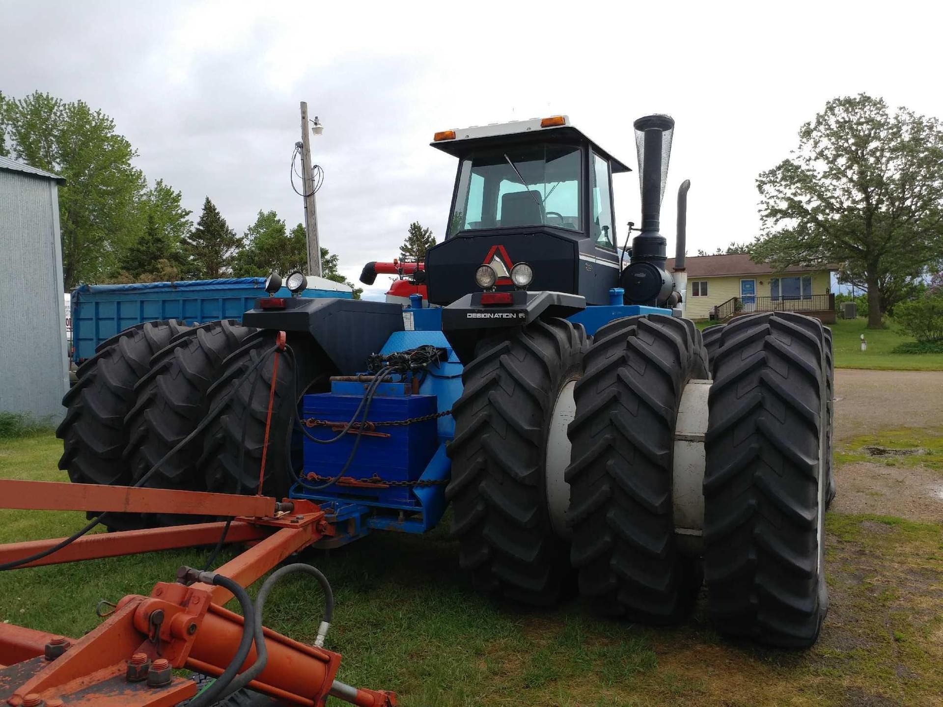 Tractor Zoom - Versatile 1156