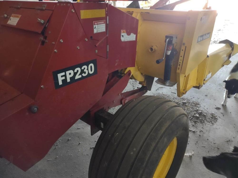 Tractor Zoom - New Holland FP230