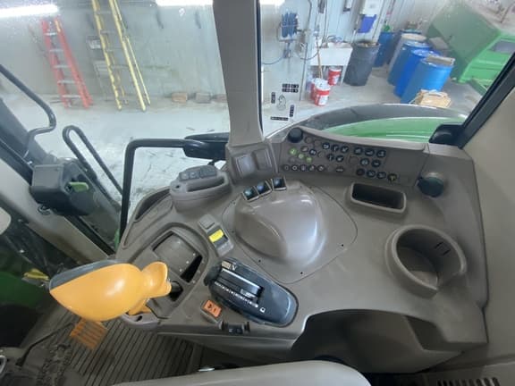 Tractor Zoom - 2020 John Deere 6145M