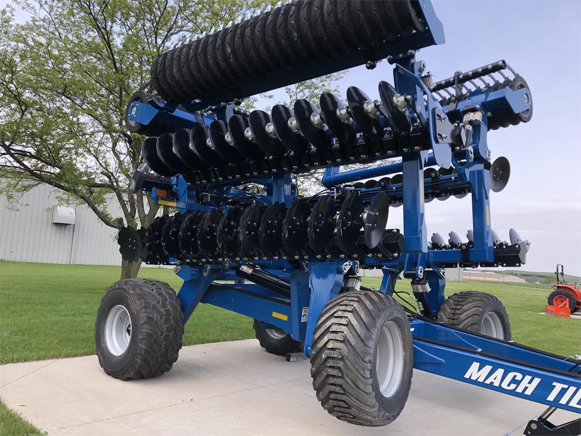 Tractor Zoom - 2022 Kinze Mach Till 302