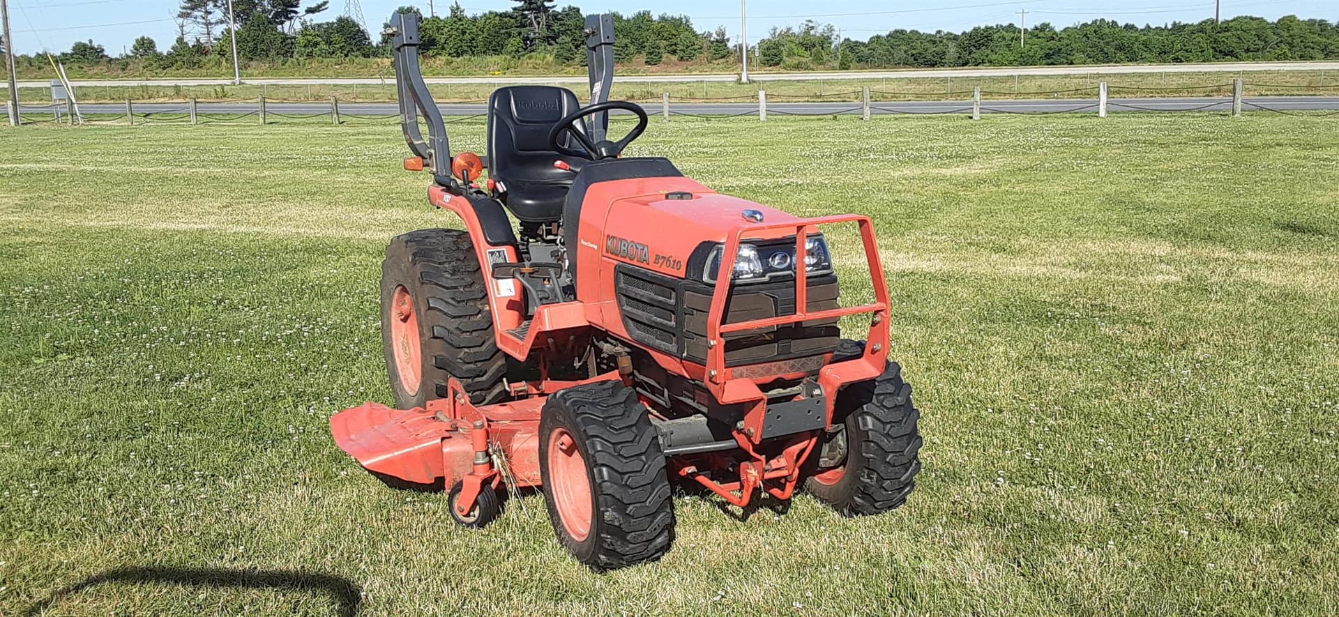 Tractor Zoom - 2007 Kubota B7610