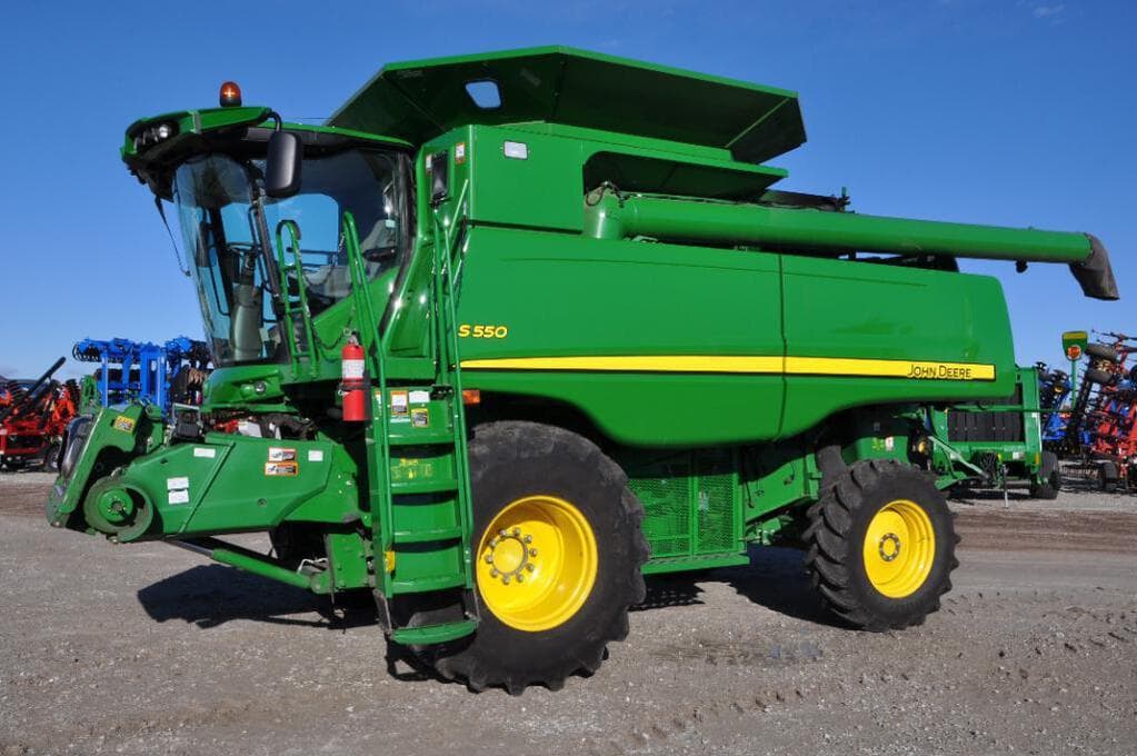 Tractor Zoom - 2013 John Deere S550