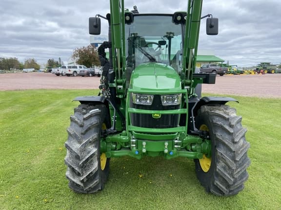 Tractor Zoom - 2022 John Deere 5125R