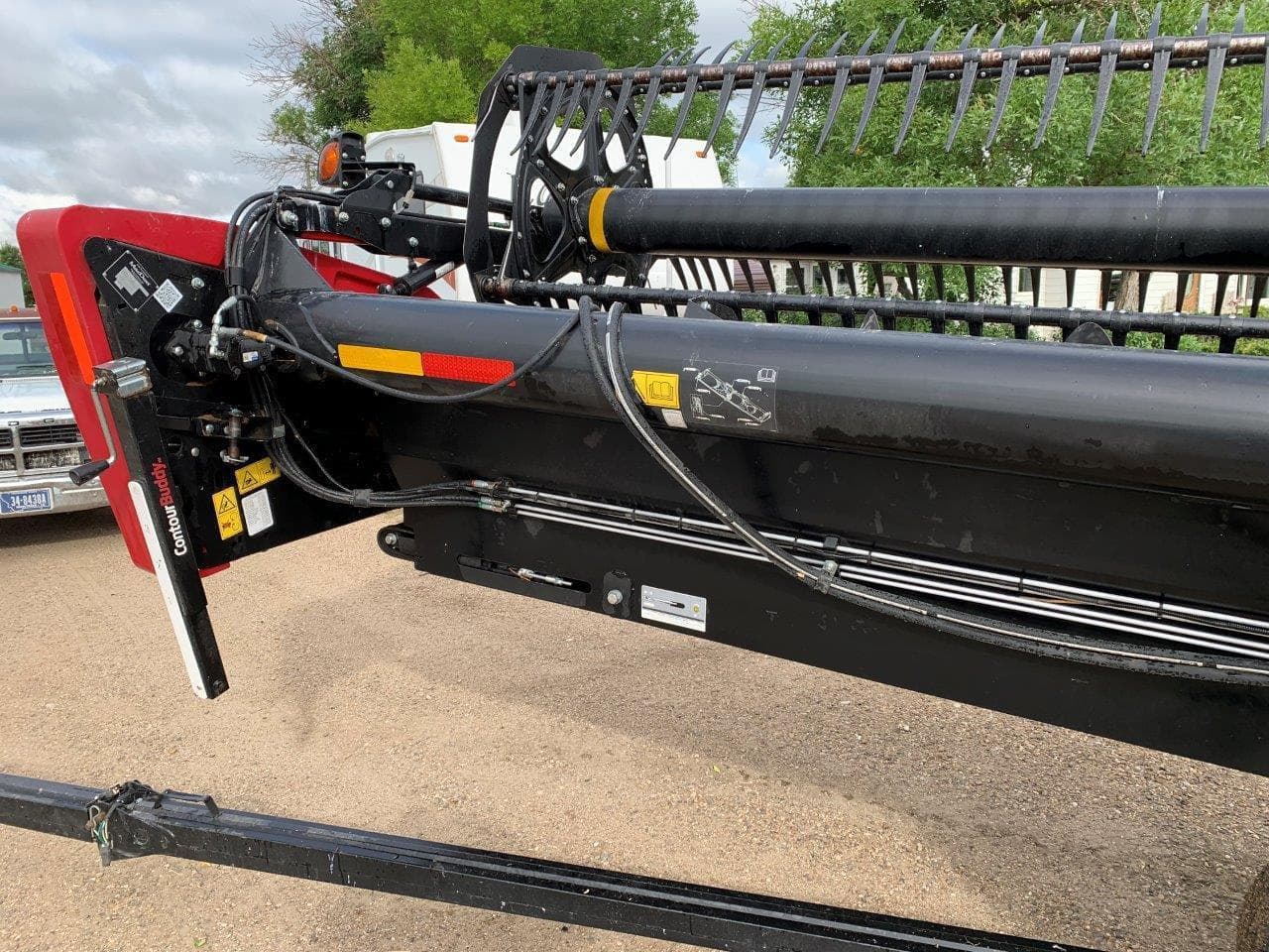 Tractor Zoom - 2019 MacDon FD145