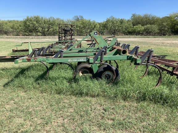 Tractor Zoom - 1996 John Deere 680