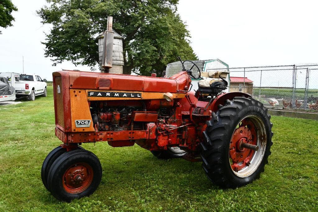 Tractor Zoom - International Harvester 706