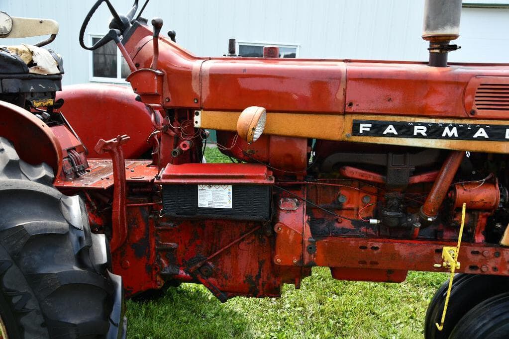 Tractor Zoom - International Harvester 706