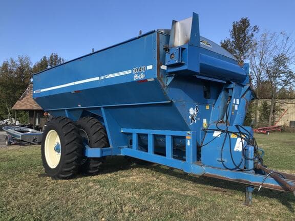 Tractor Zoom - 1991 Kinze 1040