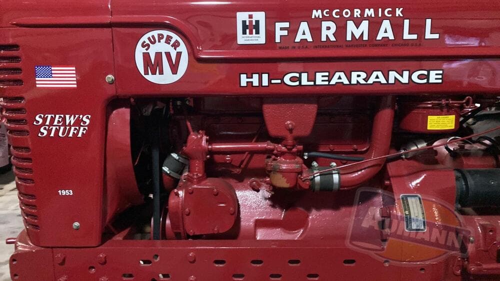 Tractor Zoom - Farmall Super MV