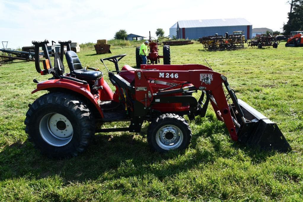 Tractor Zoom - 2003 Case IH DX25