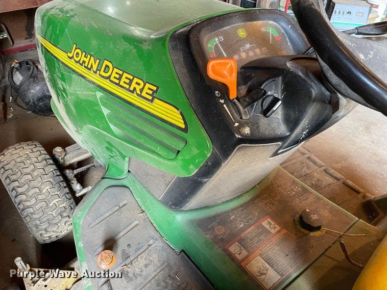 Tractor Zoom - John Deere X475