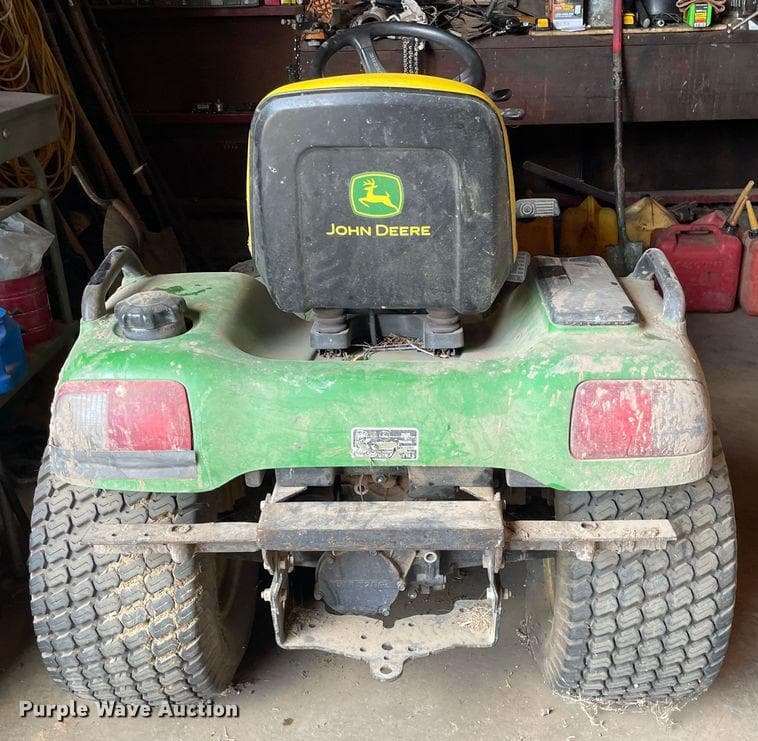 Tractor Zoom - John Deere X475