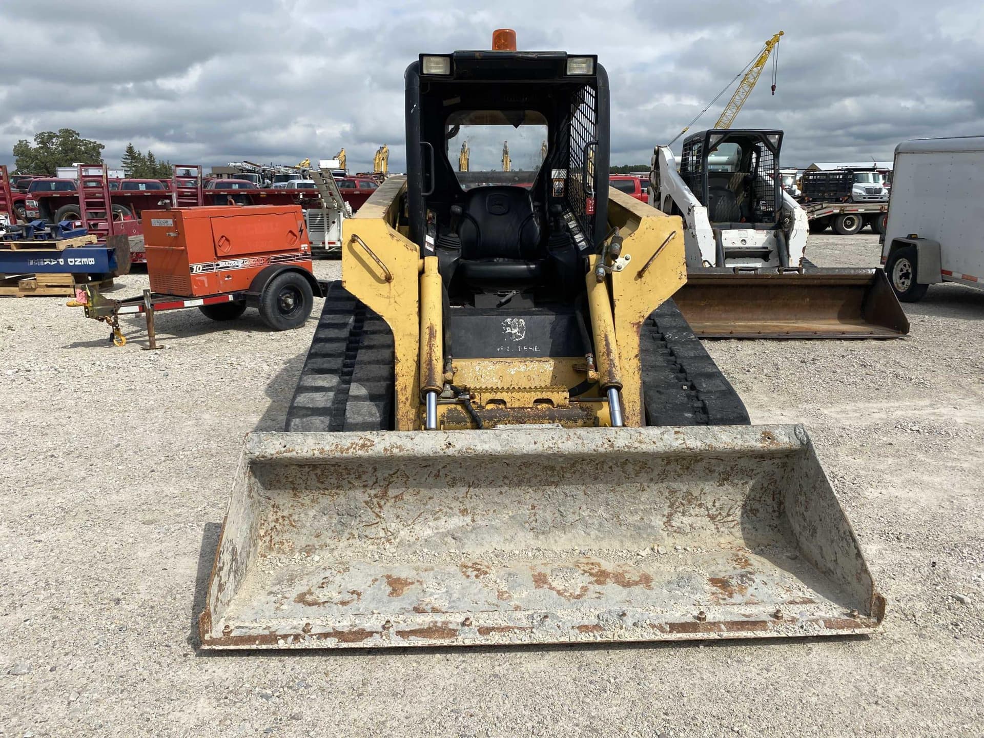 Tractor Zoom - John Deere CT332