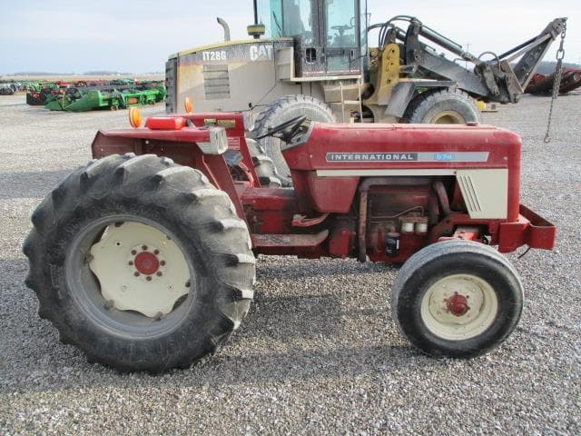 Tractor Zoom - 1976 International Harvester 574