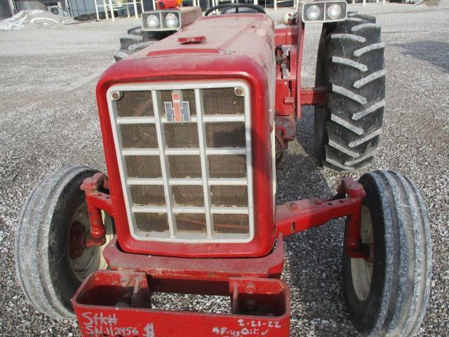 Tractor Zoom - 1976 International Harvester 574