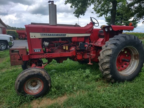 Tractor Zoom - International Harvester 826