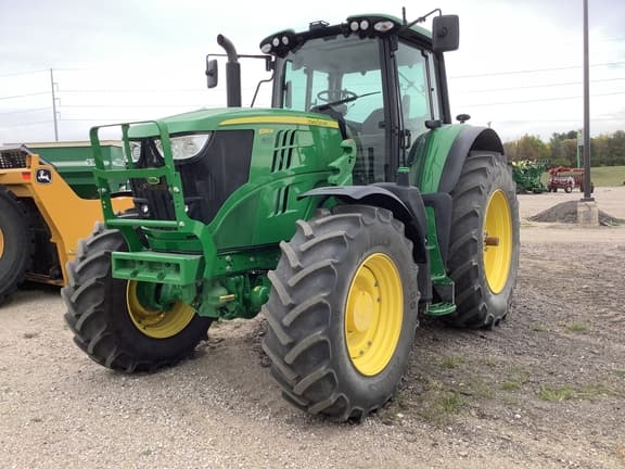 Tractor Zoom - 2021 John Deere 6195M