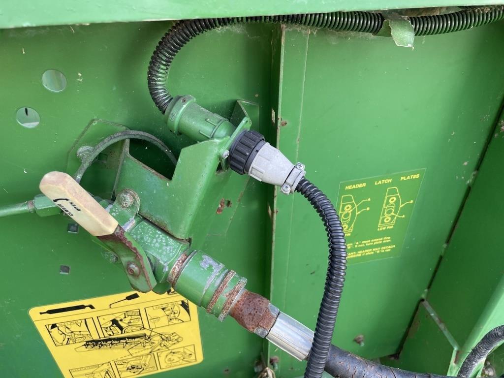 Tractor Zoom - 1990 John Deere 913