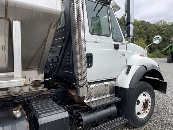 Tractor Zoom - 2014 International 7600