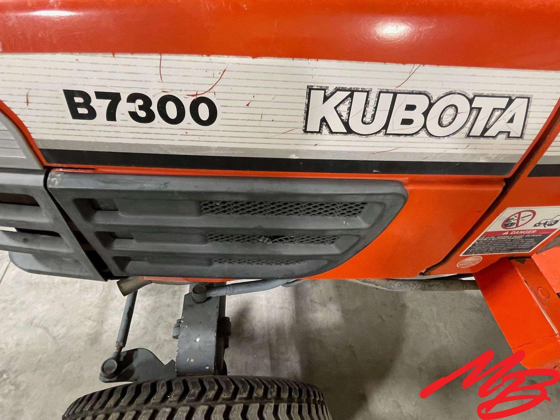 Tractor Zoom - Kubota B7300