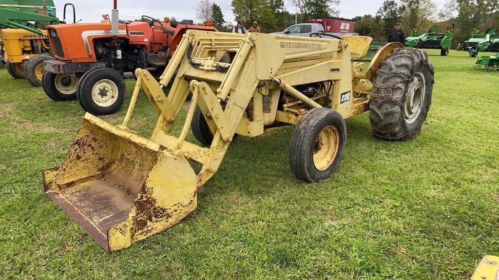 Tractor Zoom - 1964 Massey Ferguson 2135