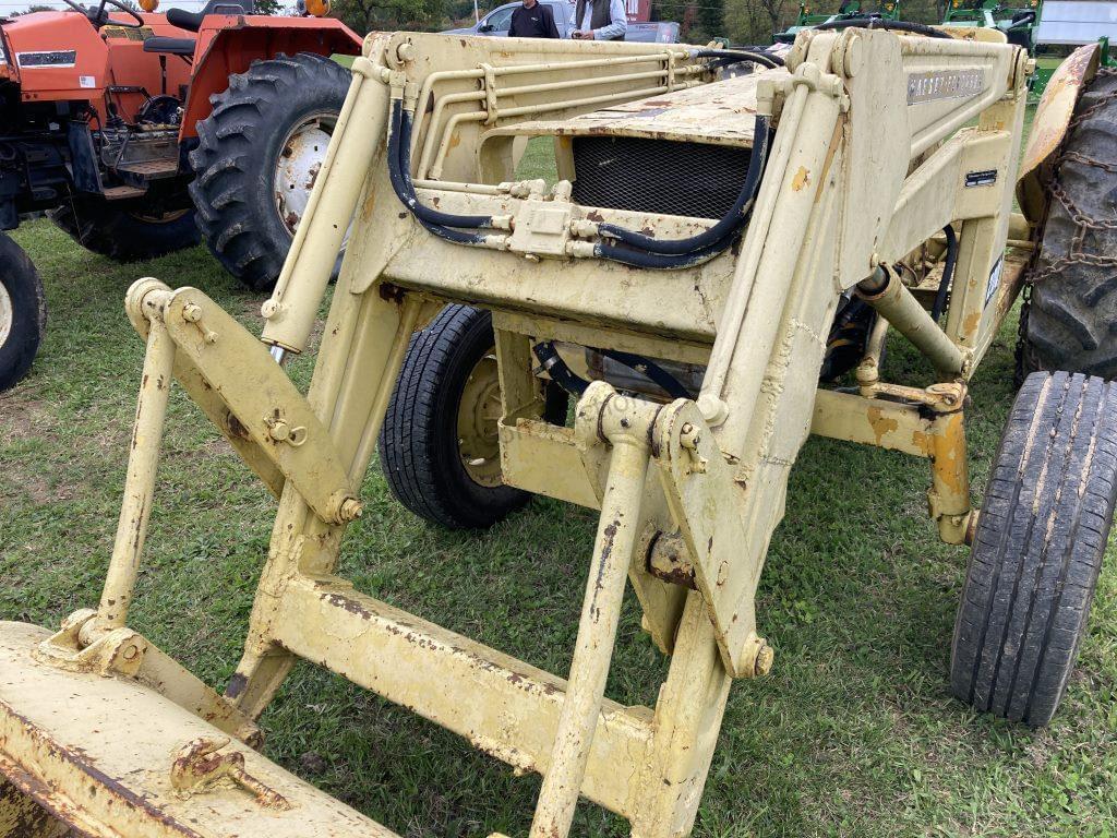 Tractor Zoom - 1964 Massey Ferguson 2135