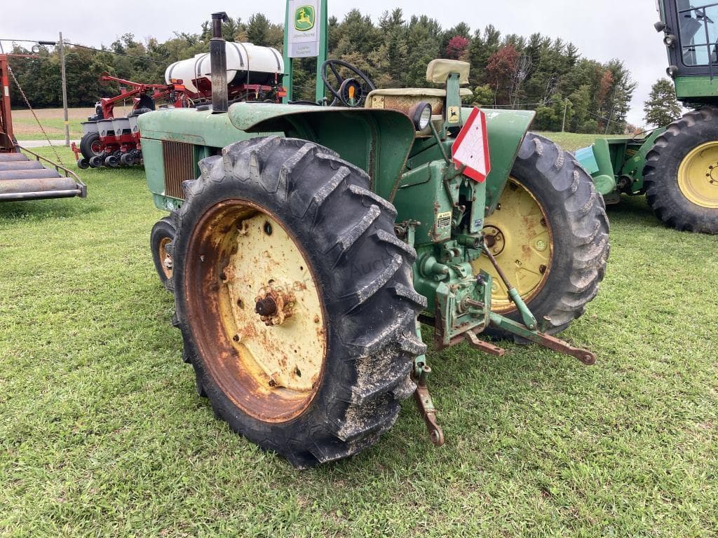 Tractor Zoom - 1966 John Deere 2510