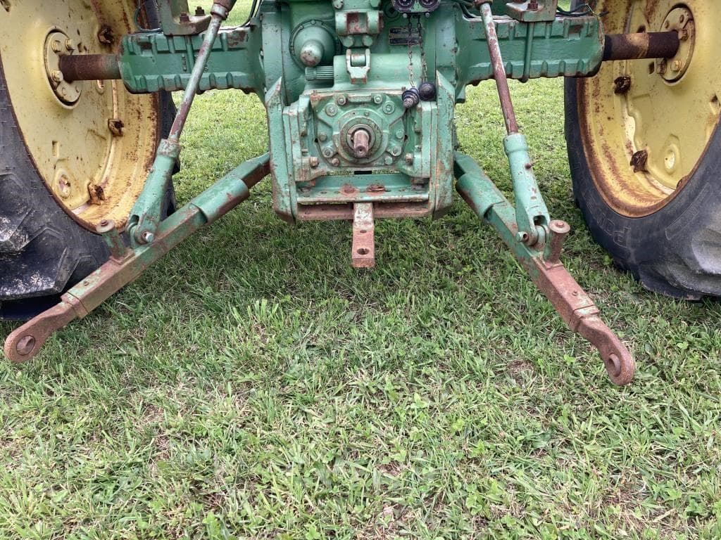 Tractor Zoom - 1966 John Deere 2510