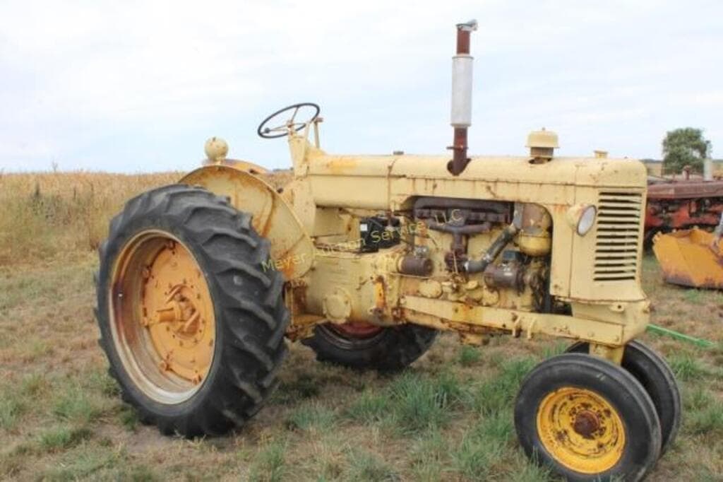 Tractor Zoom - Minneapolis-Moline UB