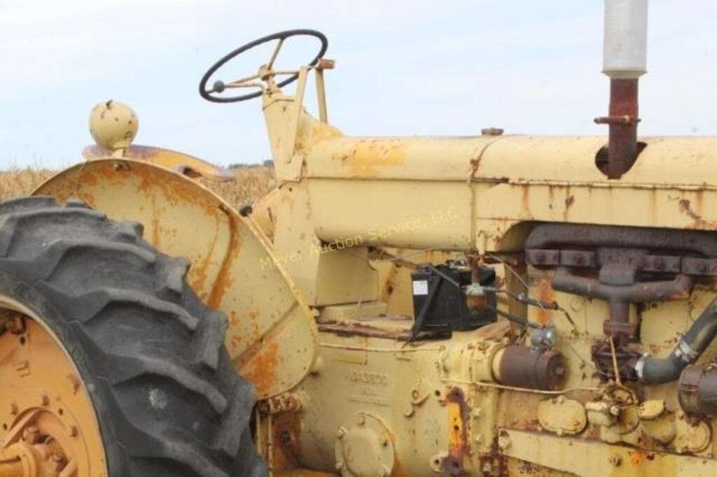 Tractor Zoom - Minneapolis-Moline UB
