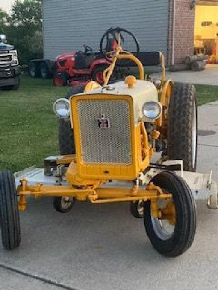 Tractor Zoom - 1967 International Harvester Cub Lo-Boy