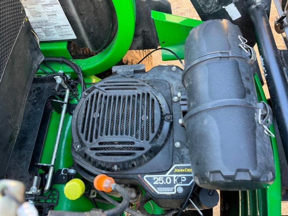 Tractor Zoom - John Deere Z915