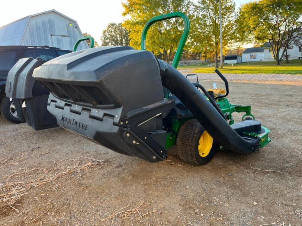 Tractor Zoom - John Deere Z915