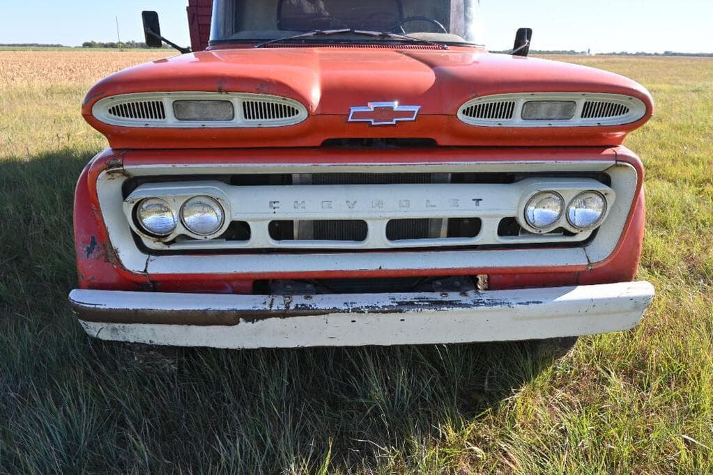 Tractor Zoom - 1960 Chevrolet C60