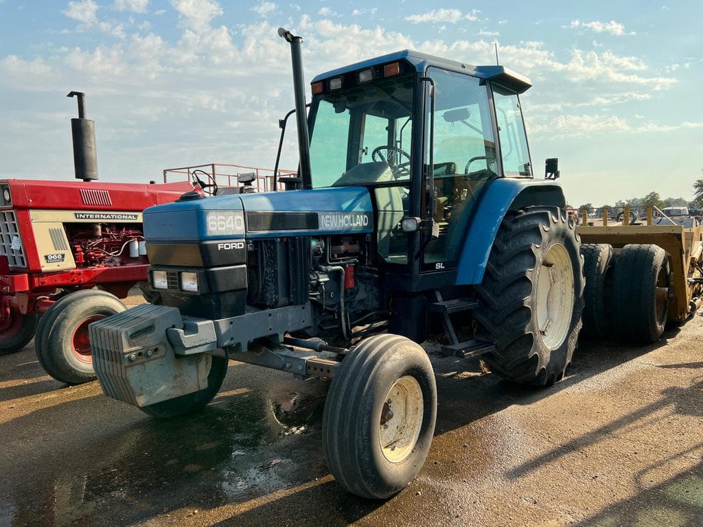 Tractor Zoom - New Holland 6640