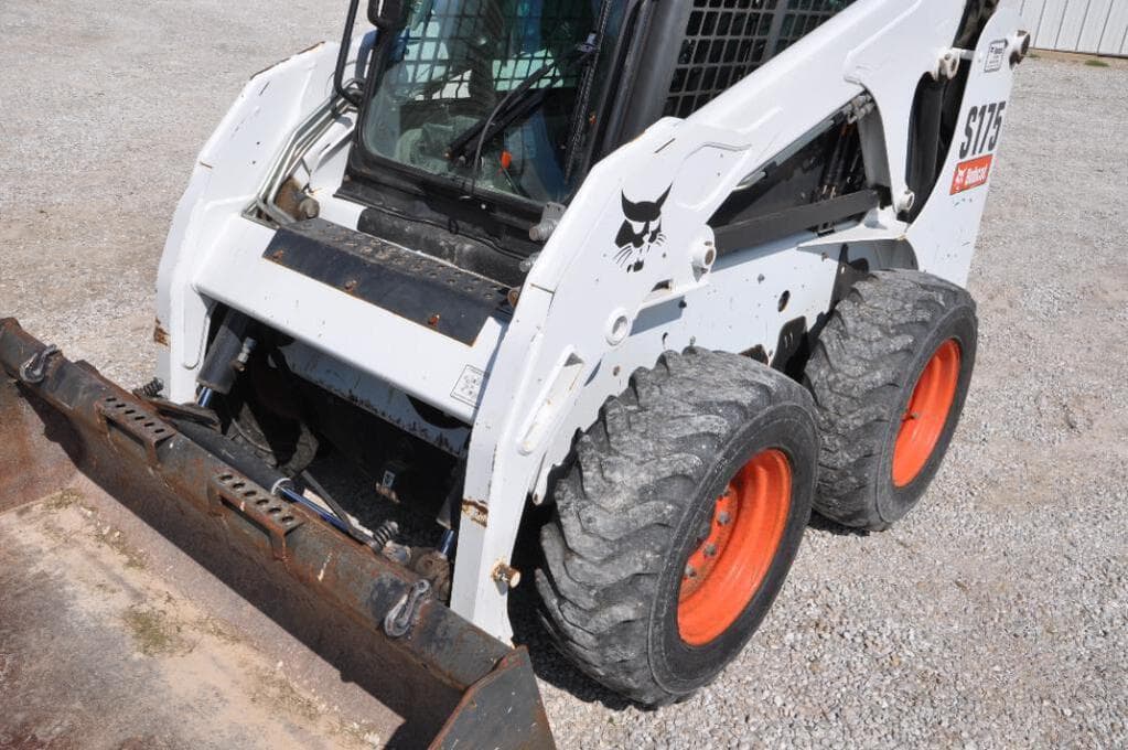 Tractor Zoom - 2011 Bobcat S175