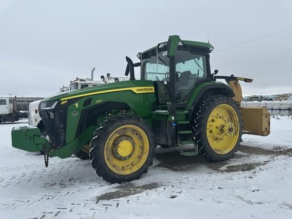 Tractor Zoom - 2021 John Deere 8R 250