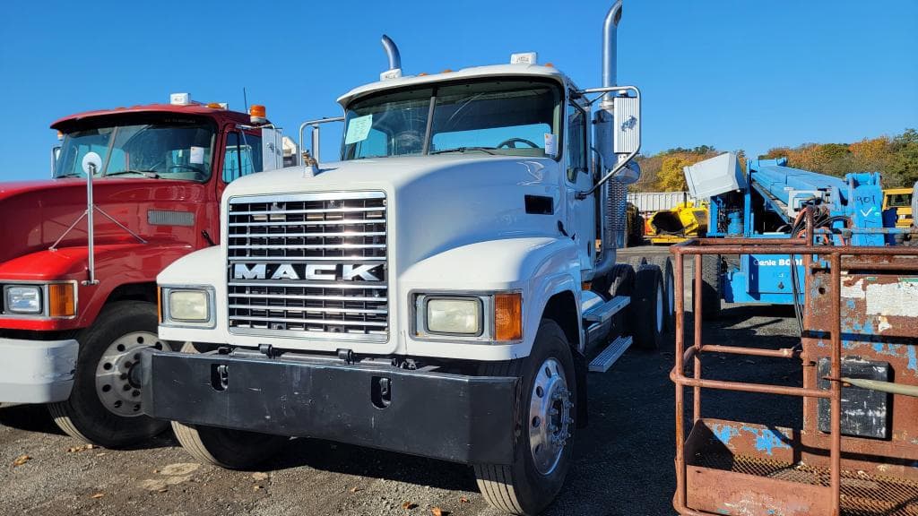 Tractor Zoom - 2006 Mack CHN613