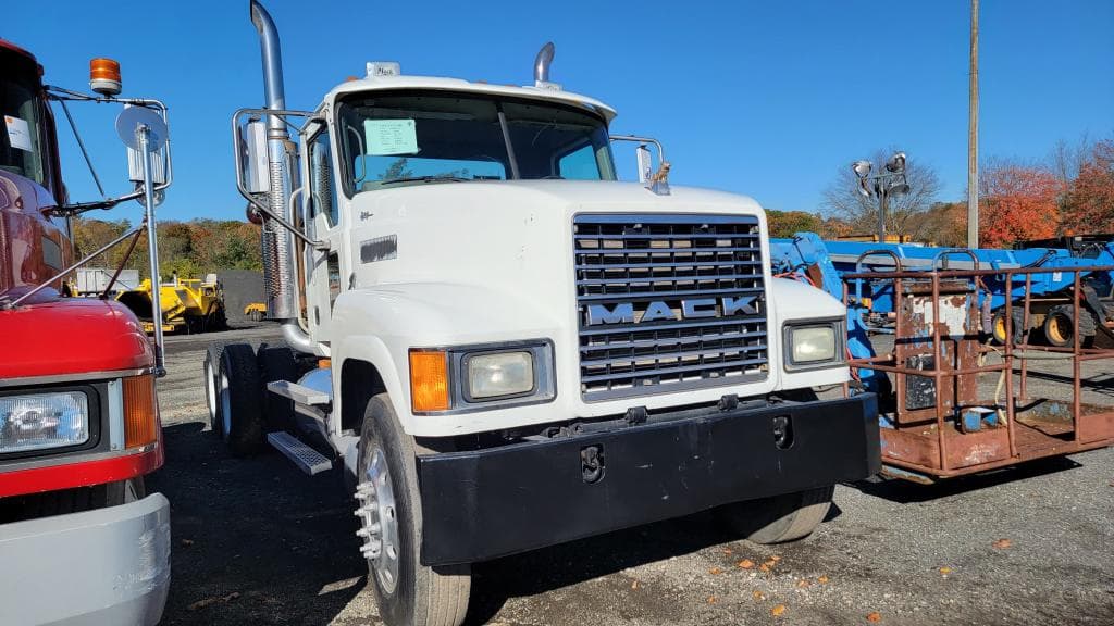 Tractor Zoom - 2006 Mack CHN613
