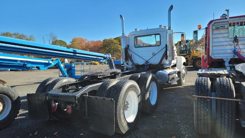 Tractor Zoom - 2006 Mack CHN613