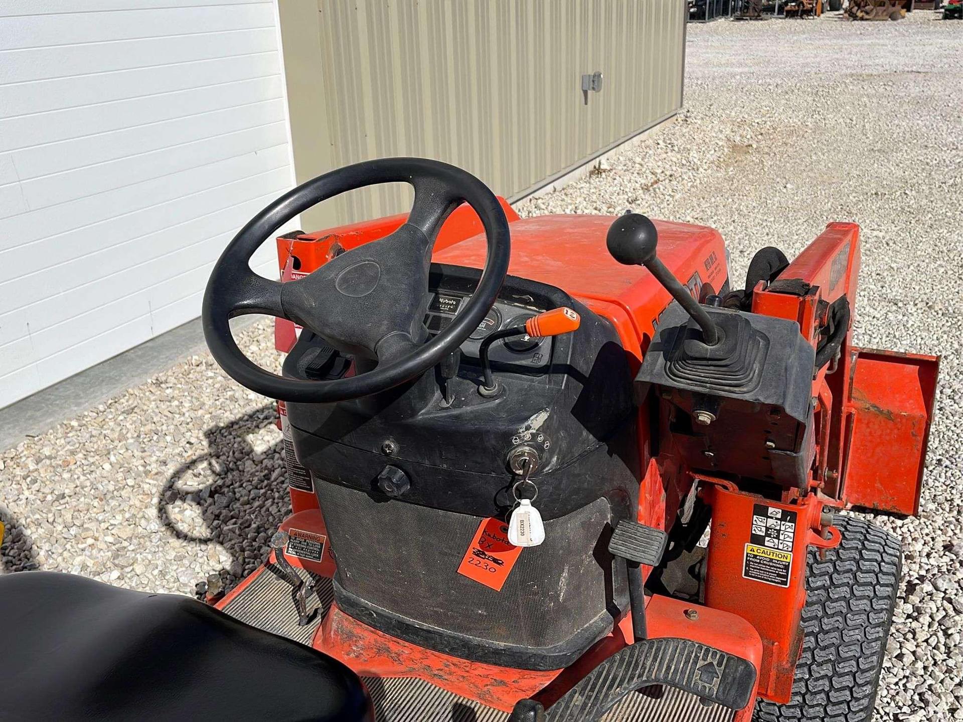 Tractor Zoom - 2004 Kubota BX2230