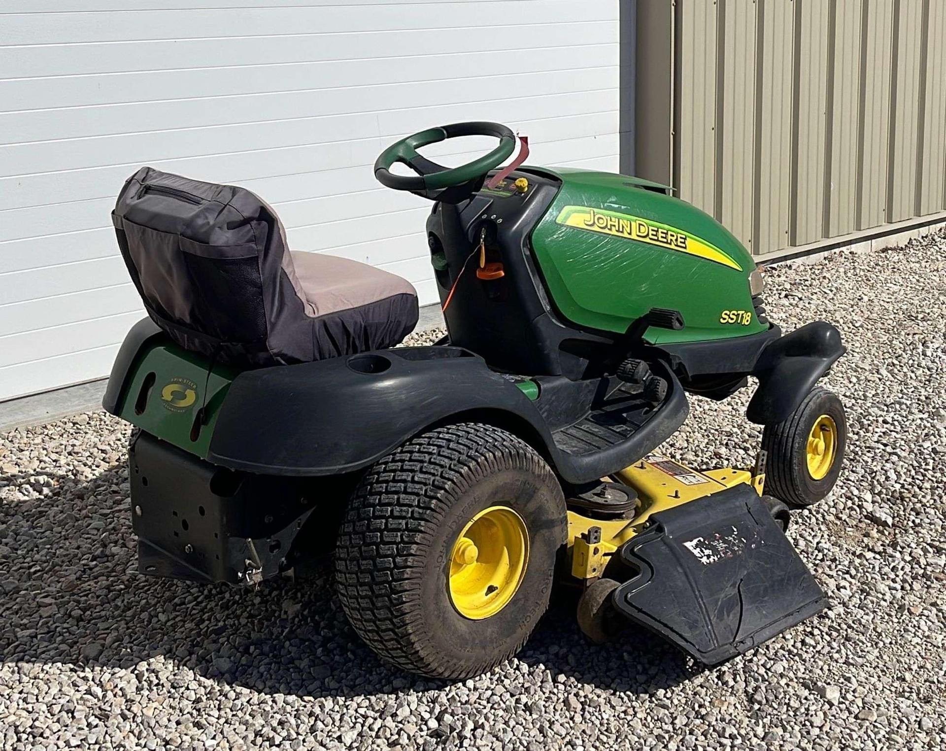 Tractor Zoom - John Deere SST18