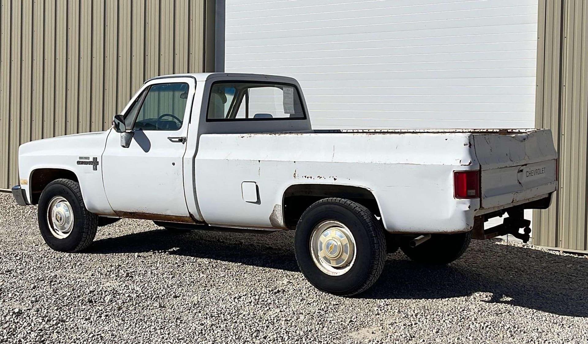 Tractor Zoom - 1984 Chevrolet Custom Deluxe 20