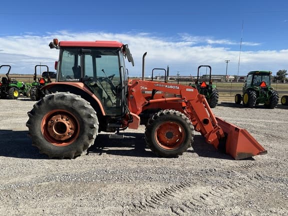 Tractor Zoom - Kubota M8200