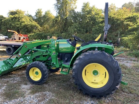 Tractor Zoom - 2022 John Deere 4052R