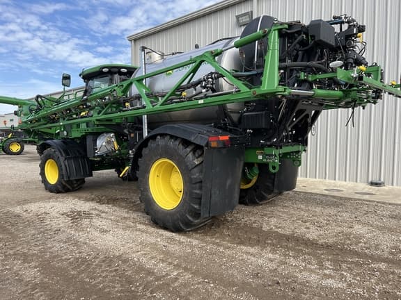 Tractor Zoom - 2021 John Deere F4365