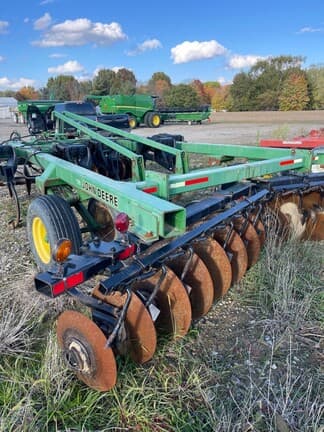 Tractor Zoom - 1995 John Deere 510