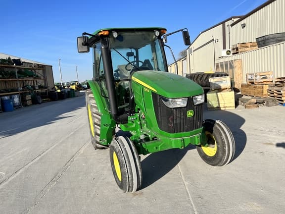 Tractor Zoom - 2021 John Deere 5075M