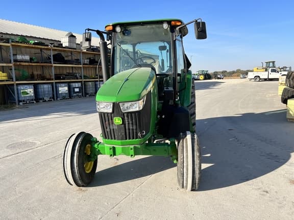 Tractor Zoom - 2021 John Deere 5075M